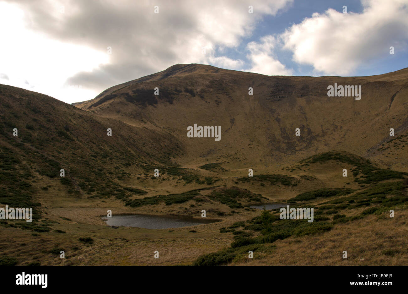 Oval mountain landscape hi-res stock photography and images - Alamy