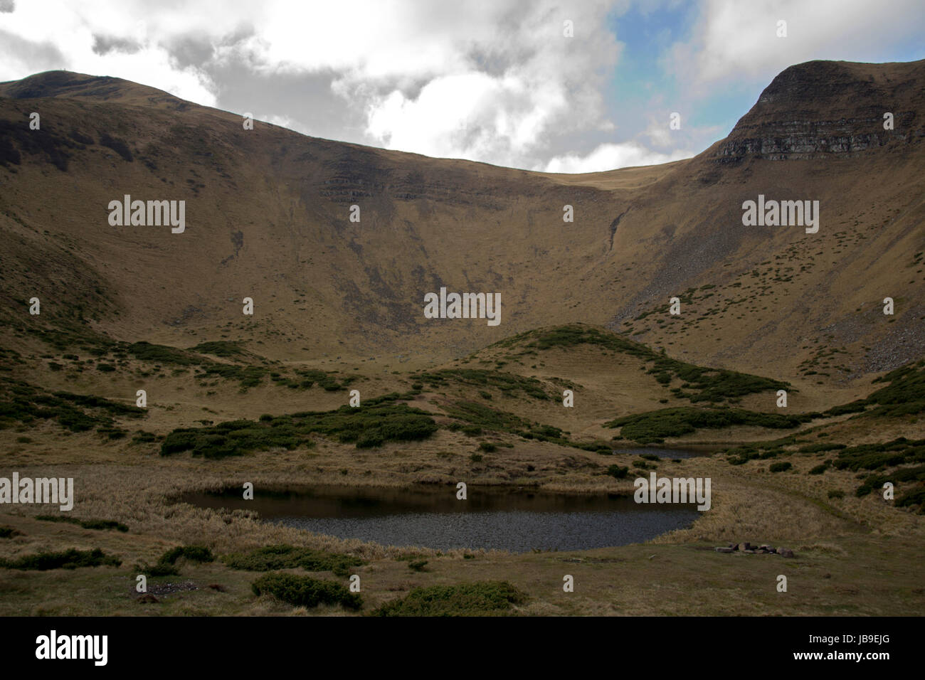 Oval lake hi-res stock photography and images - Alamy