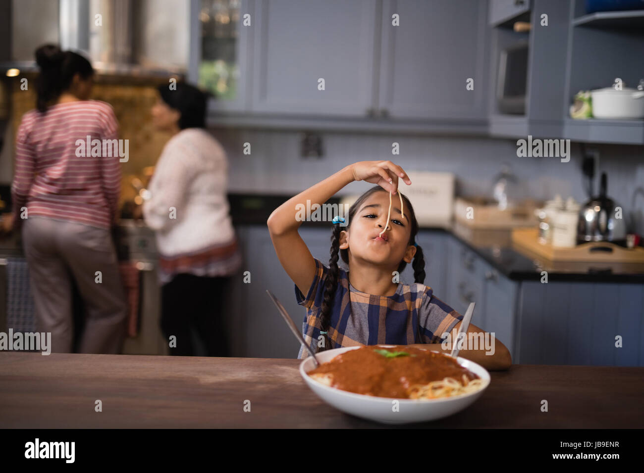 Happy family eating spaghetti hi-res stock photography and images - Alamy