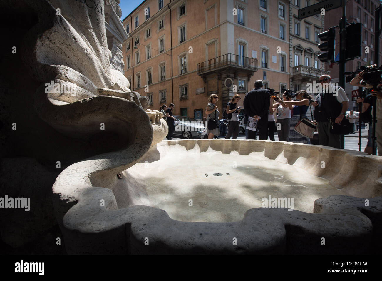 Rome, Italy. 09th June, 2017. Back to its ancient splendor the Fountain ...