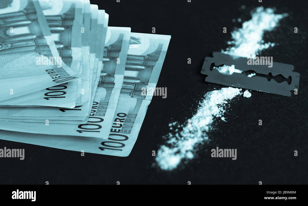 Cocaine razor blade hi-res stock photography and images - Alamy