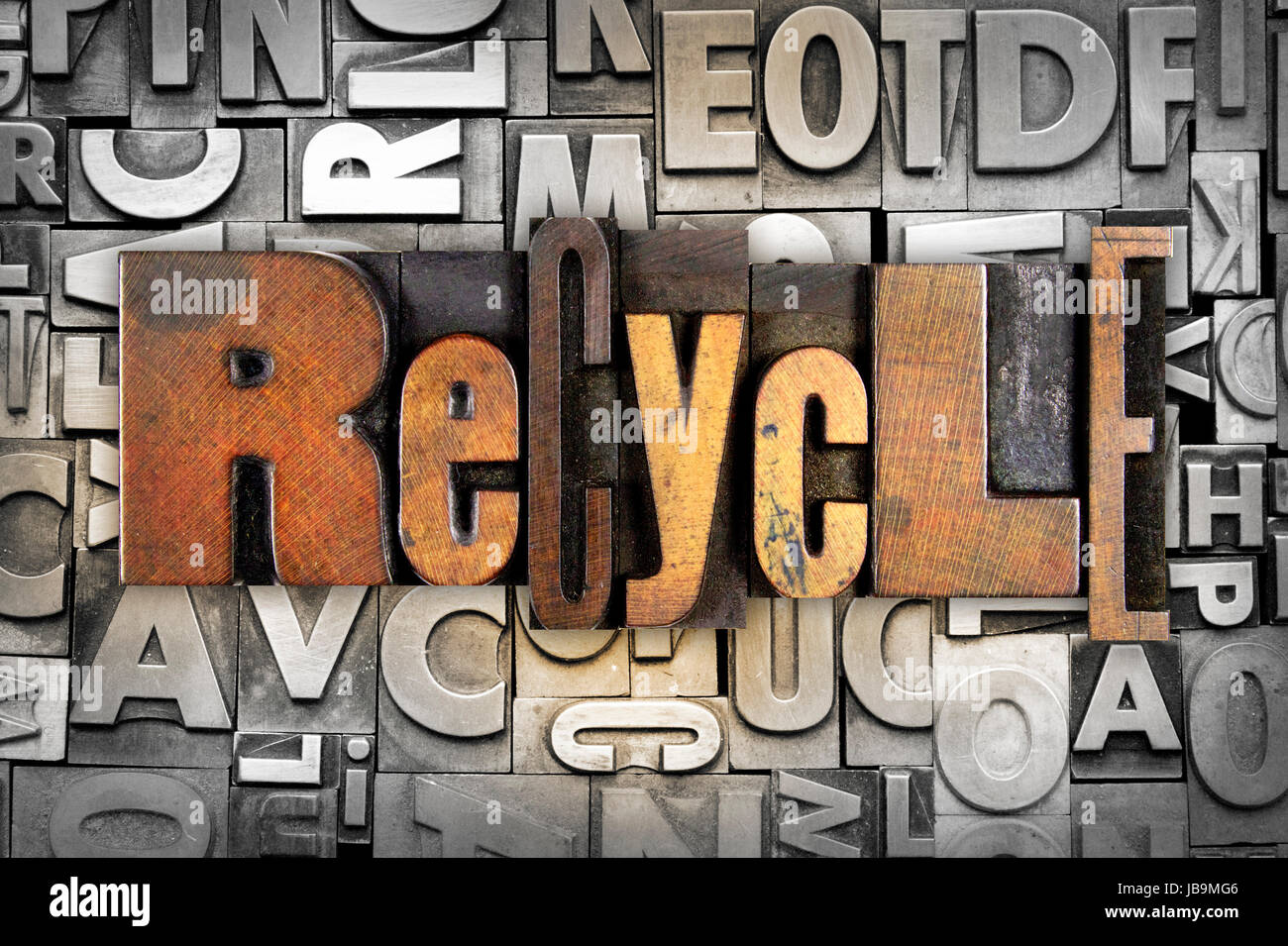 The word RECYCLE written in vintage letterpress type Stock Photo - Alamy