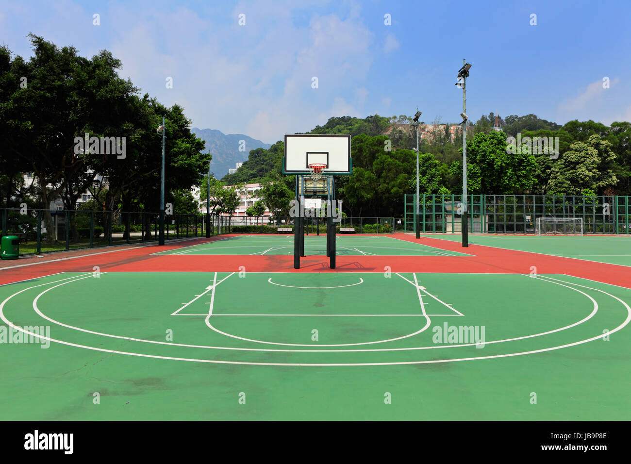 Cement basketball field hi-res stock photography and images - Alamy