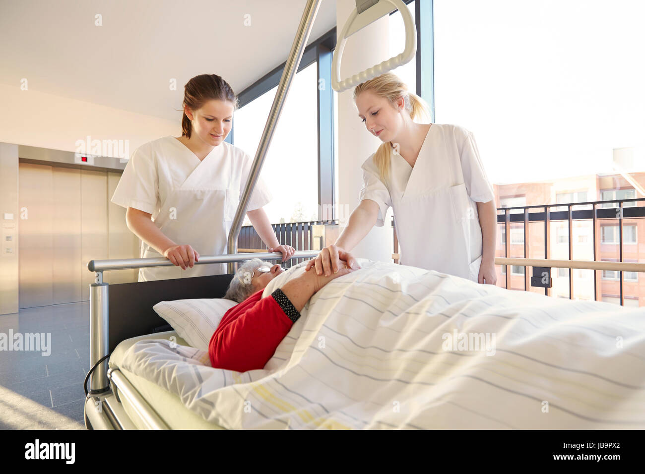 Krankenhaus patientin bett hi-res stock photography and images - Alamy