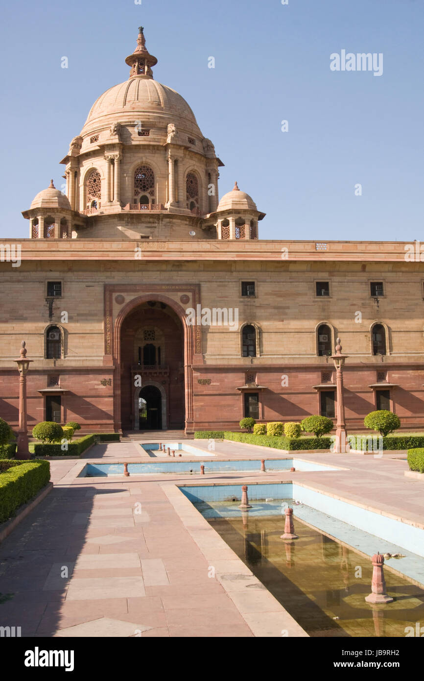 Indian Government buildings at the top of the Raj Path, New Delhi ...