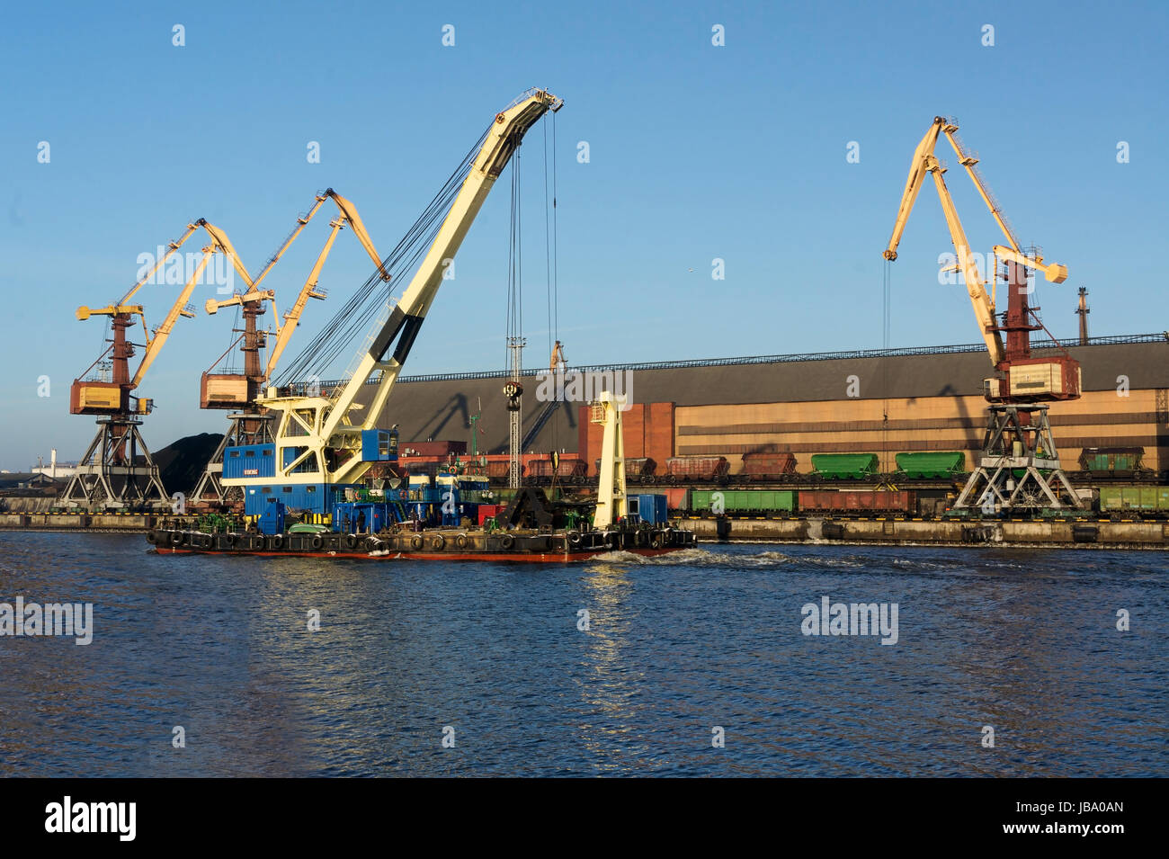 Metal gantries hi-res stock photography and images - Alamy