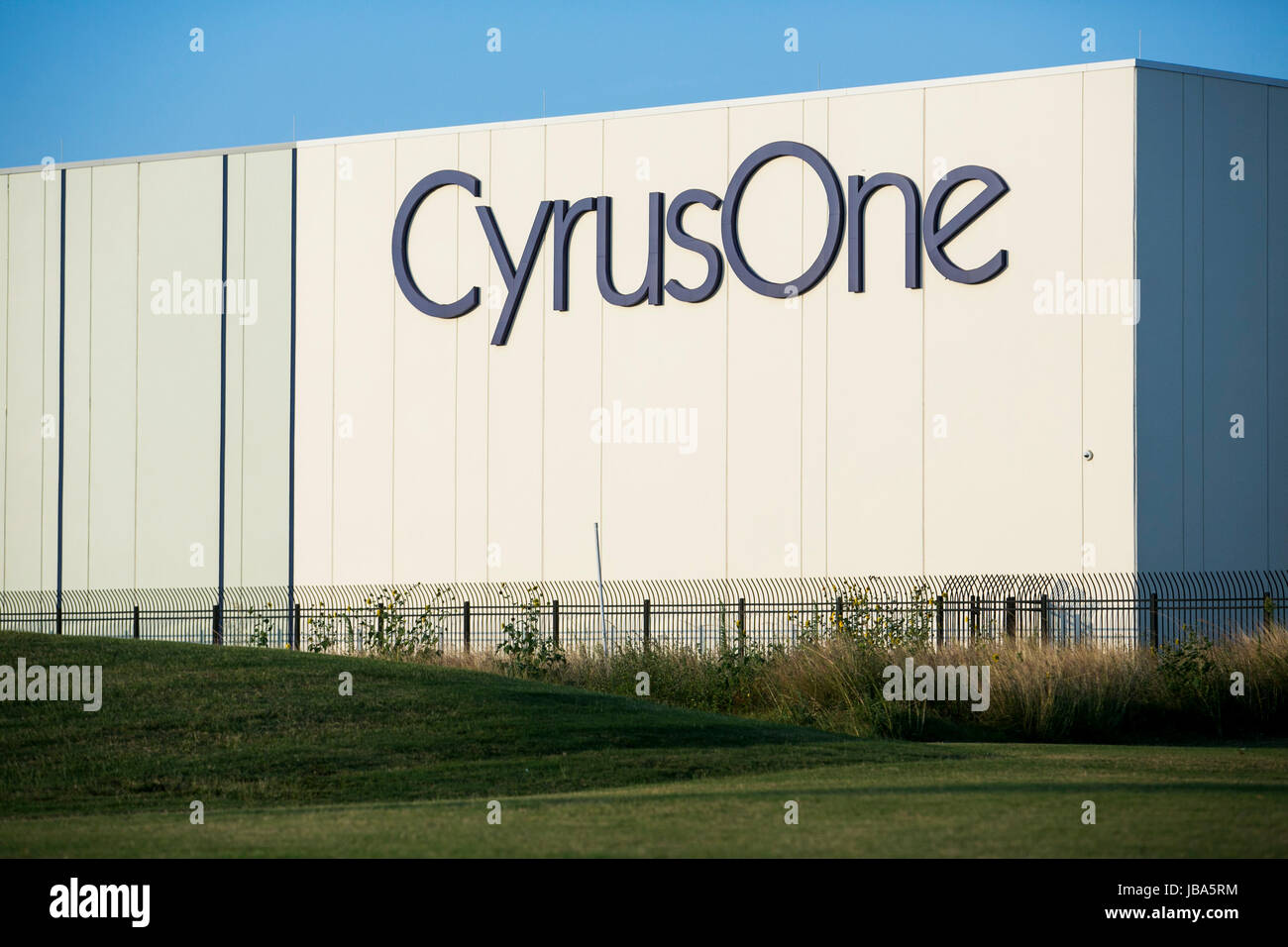Cyrusone data center hi-res stock photography and images - Alamy