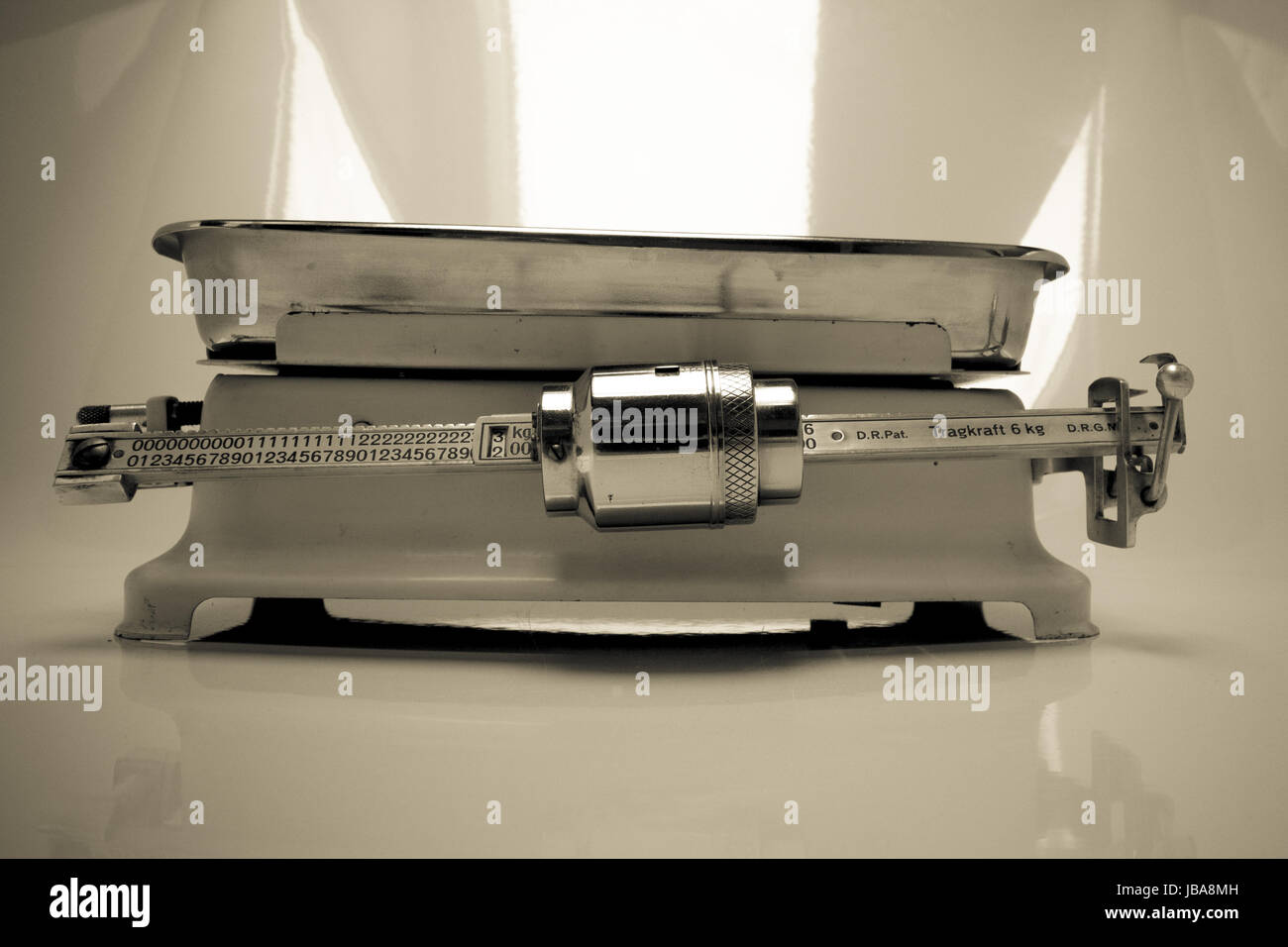 Retro scale hi-res stock photography and images - Alamy