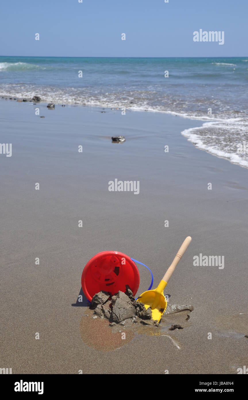 Eimer gelb hi-res stock photography and images - Alamy
