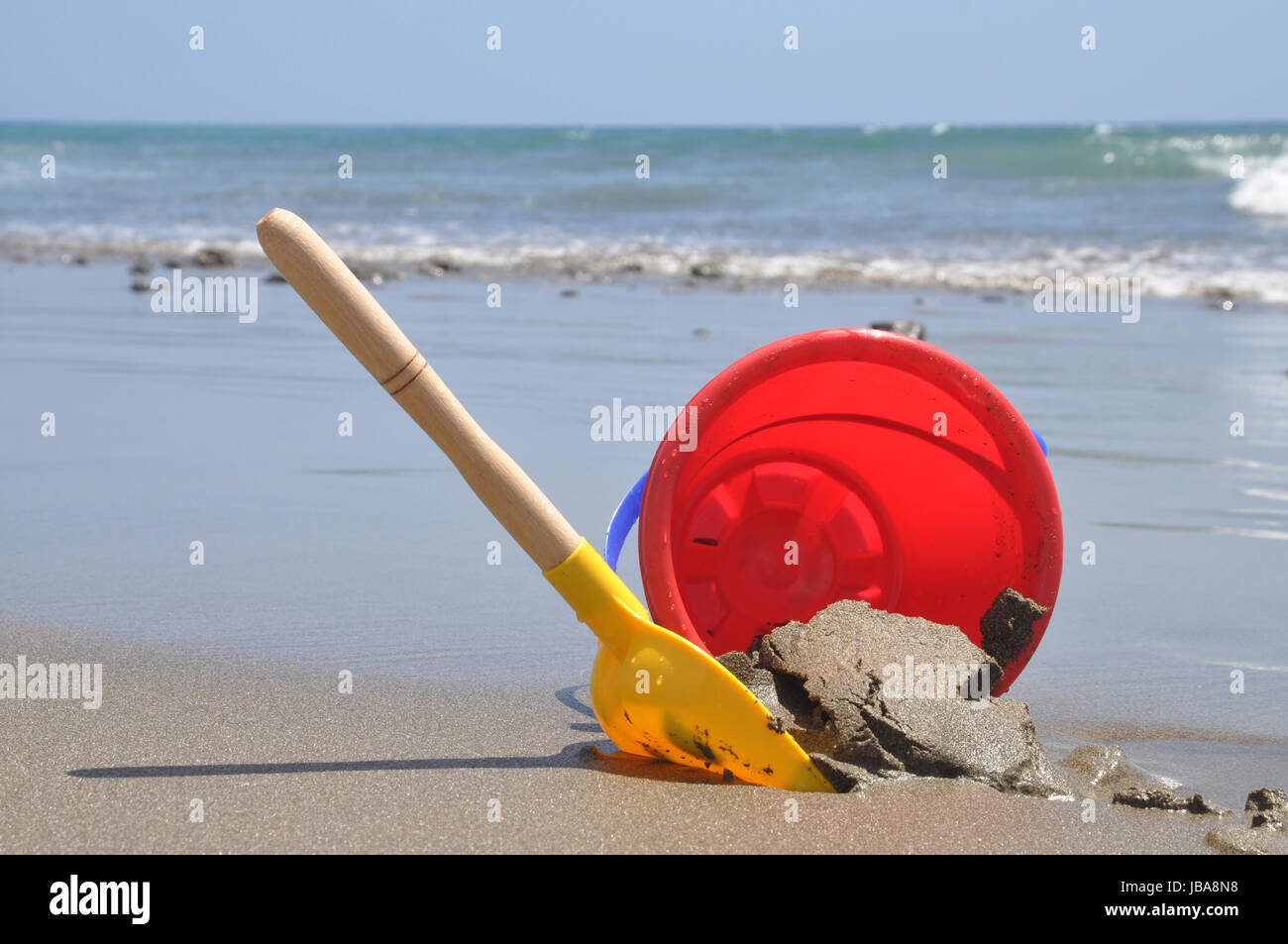 sandstrand, strand, sand, küste, meer, schaufel, eimer, spielzeug ...