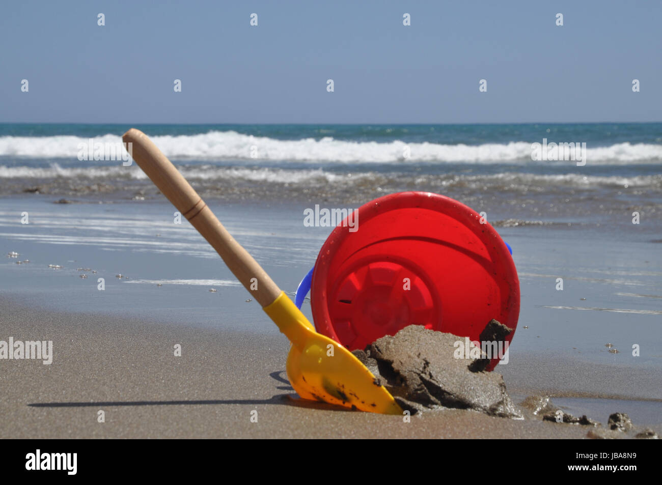 sandstrand, strand, sand, küste, meer, schaufel, eimer, spielzeug ...