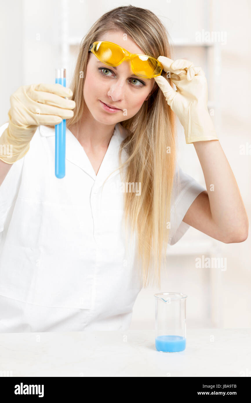 young woman doing experiment in laboratory Stock Photo - Alamy