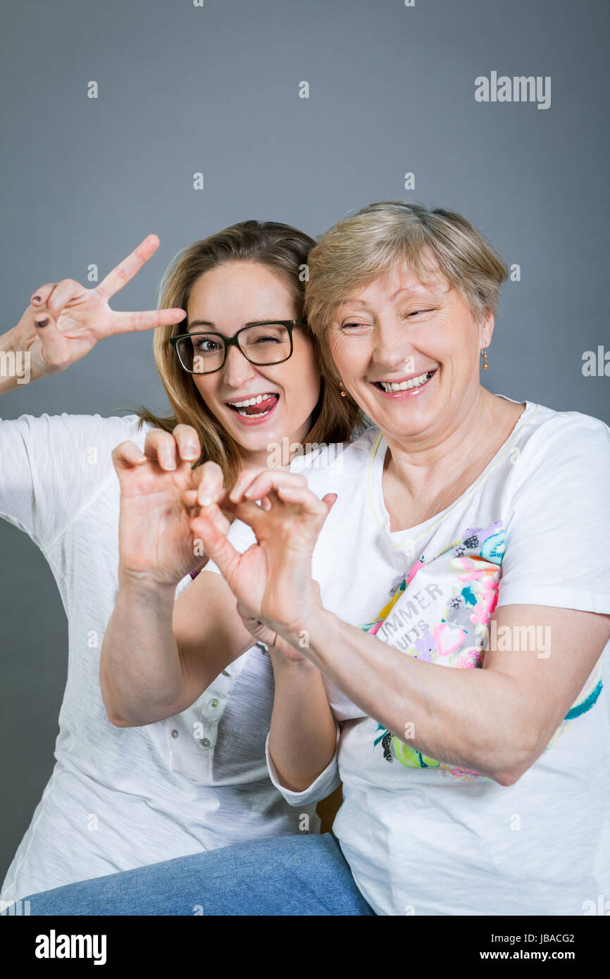 ältere oma hi-res stock photography and images - Alamy