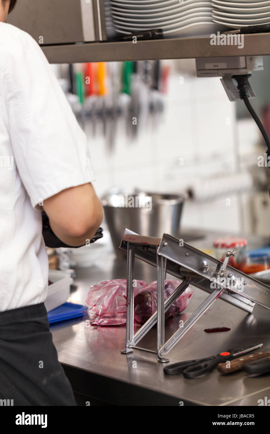 Vorbereitung zum abendessen hi-res stock photography and images - Alamy