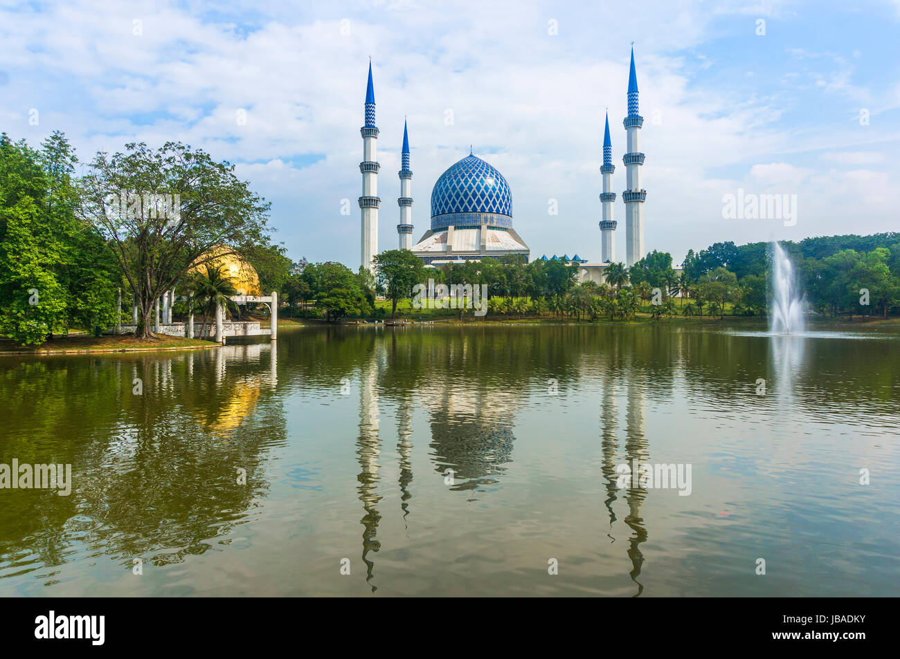 Masjid sultan salahuddin abdul shah mosque hi-res stock photography and ...