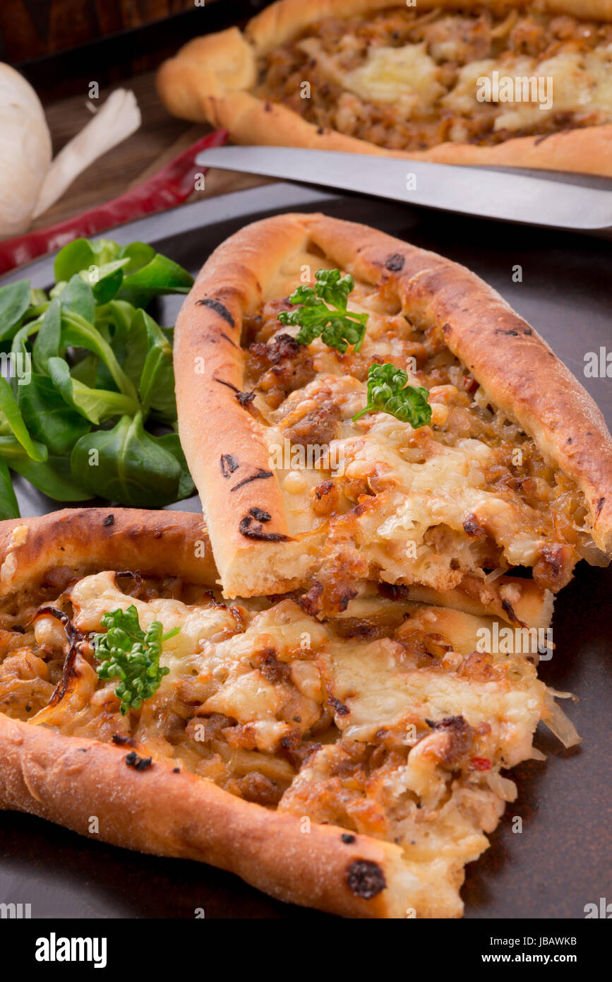 Pizza schiffchen hi-res stock photography and images - Alamy