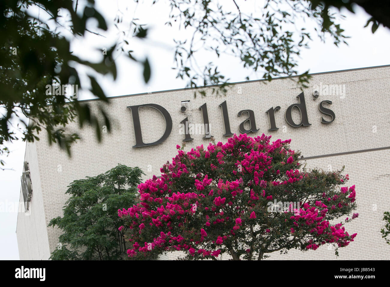 Dillard's dillards store logo hi-res stock photography and images - Alamy