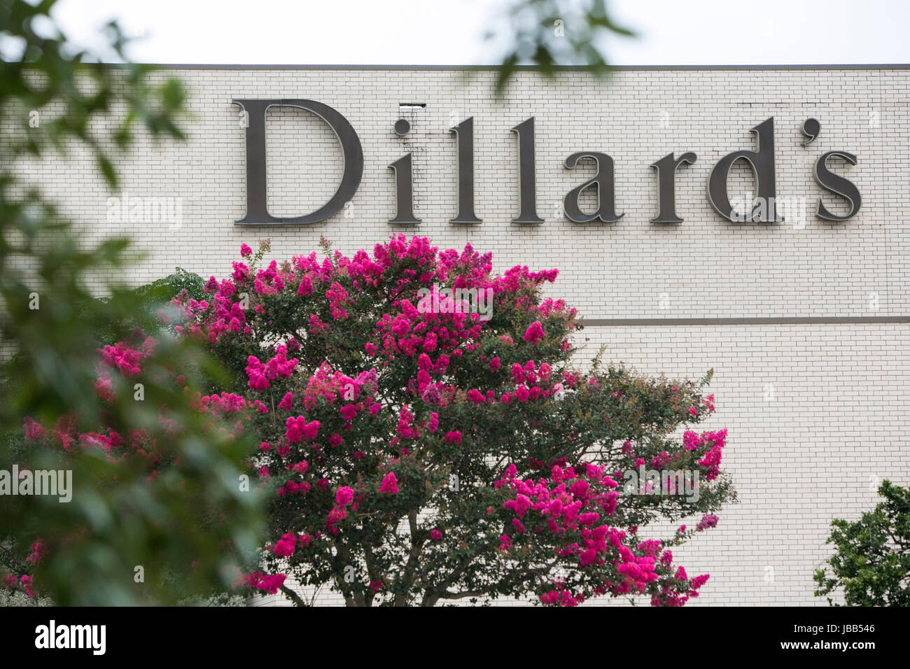Dillards sign hi-res stock photography and images - Alamy