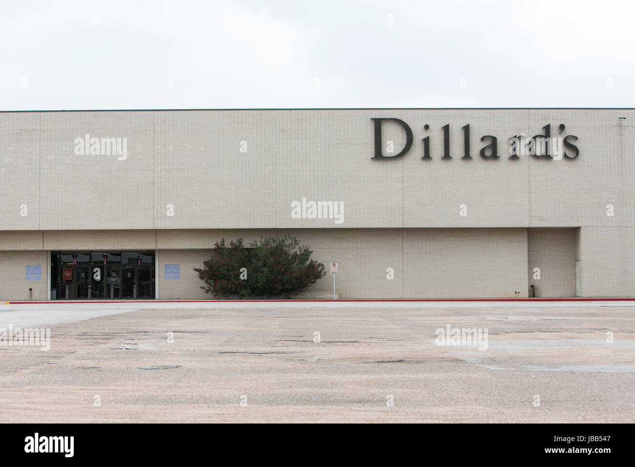 Dillard's dillards store logo hi-res stock photography and images - Alamy
