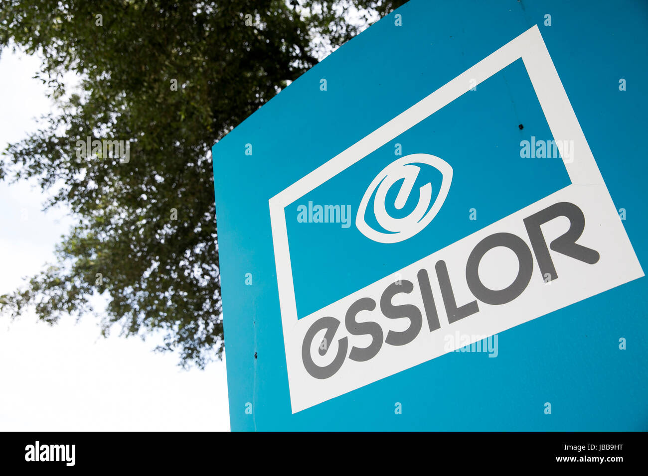 Essilor Logo