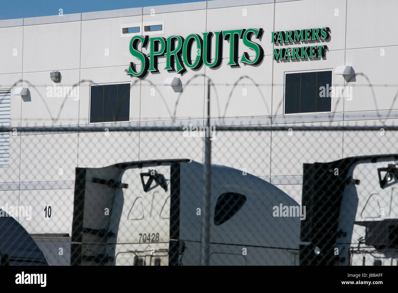 Sprouts farmers market logo hi-res stock photography and images - Alamy