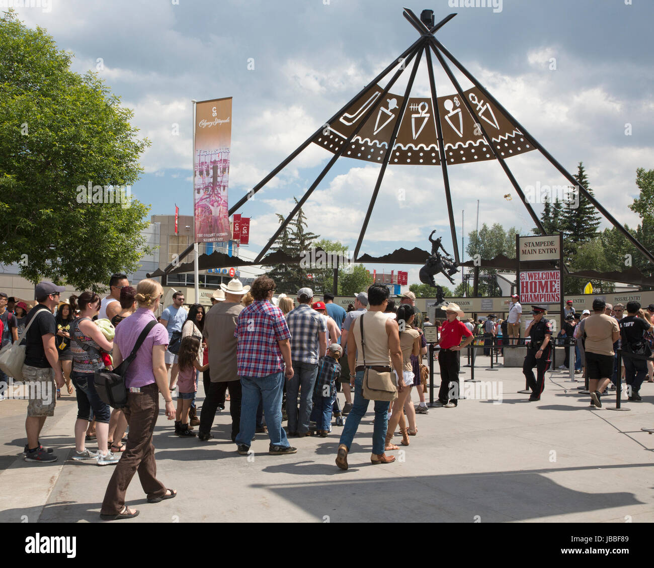 Calgary Stampede crowd walking through main entrance Stock Photo - Alamy