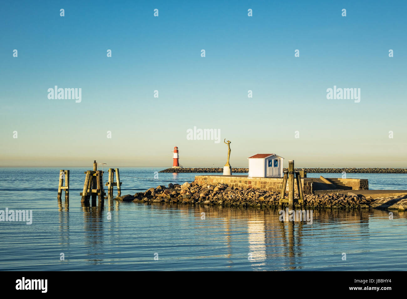 Die Mole in Warnemünde Stock Photo - Alamy