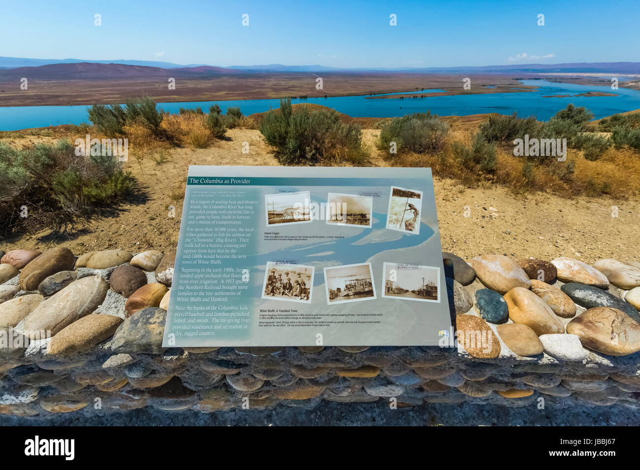 Interpretive signs explaining the nuclear legacy of Hanford and the ...