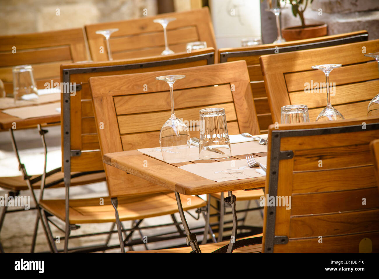Upside down restaurant chairs hi-res stock photography and images - Alamy