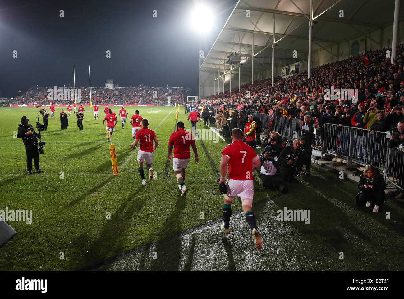 Team walk out hi-res stock photography and images - Alamy