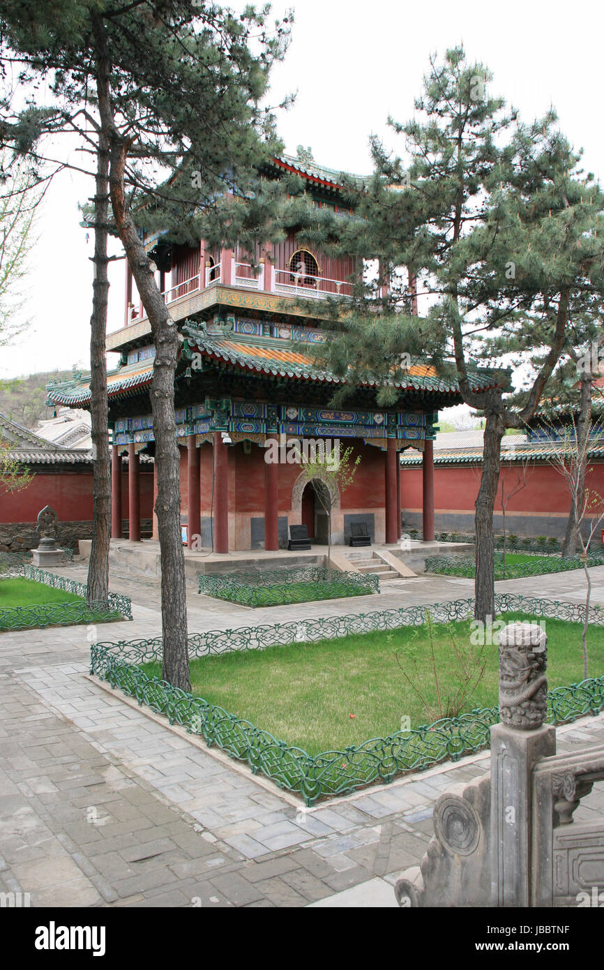 Buddhist temple (temple of Puning) in Chengde (China Stock Photo - Alamy