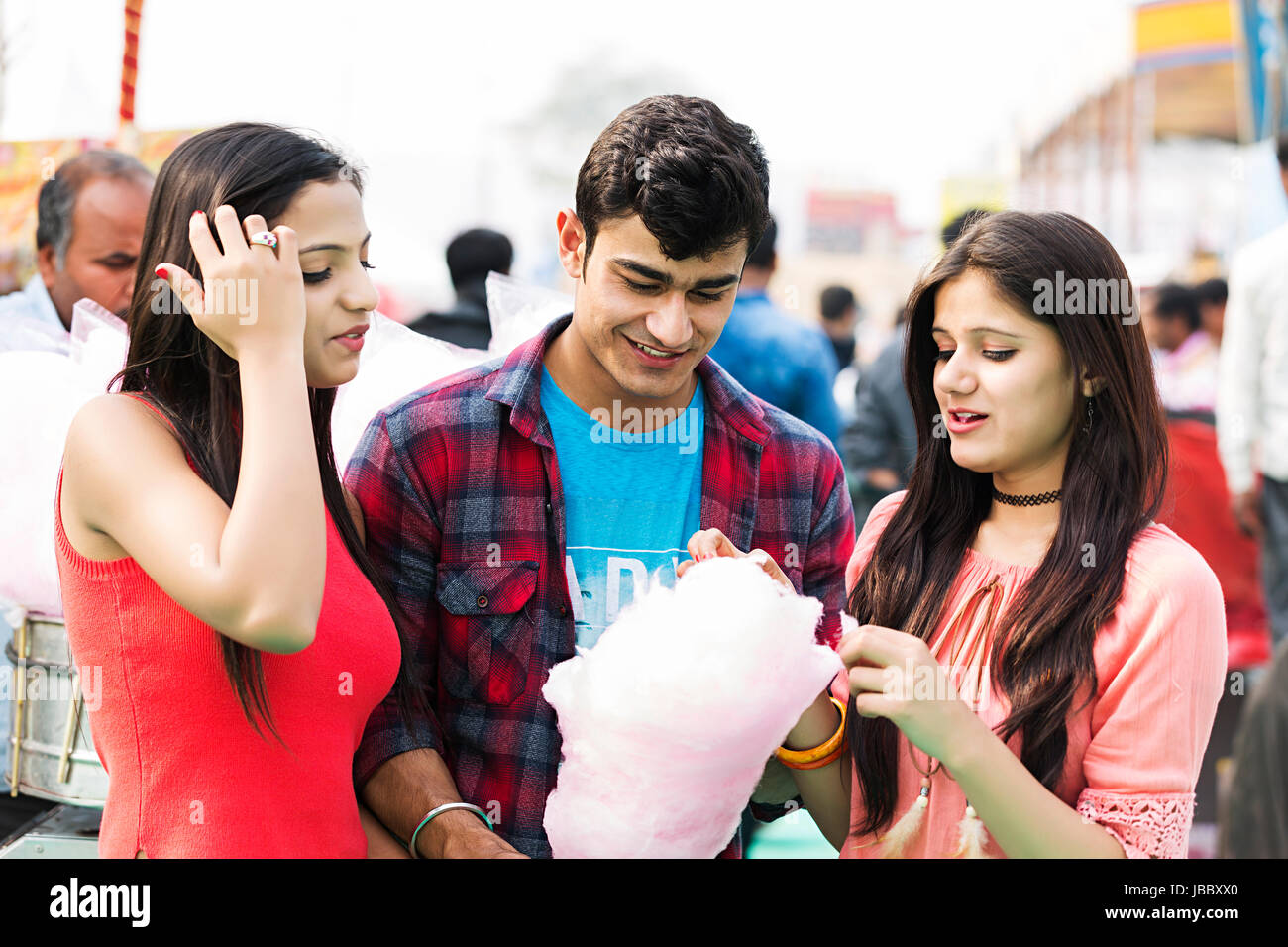 Cotton candy and fun fair stall hi-res stock photography and images - Alamy