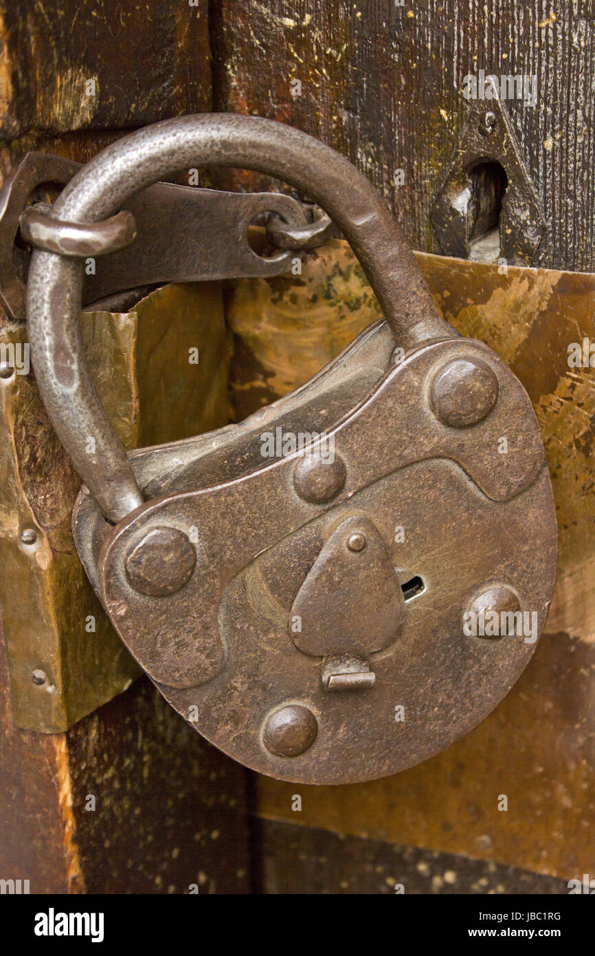 Padlock on church gate hi-res stock photography and images - Alamy