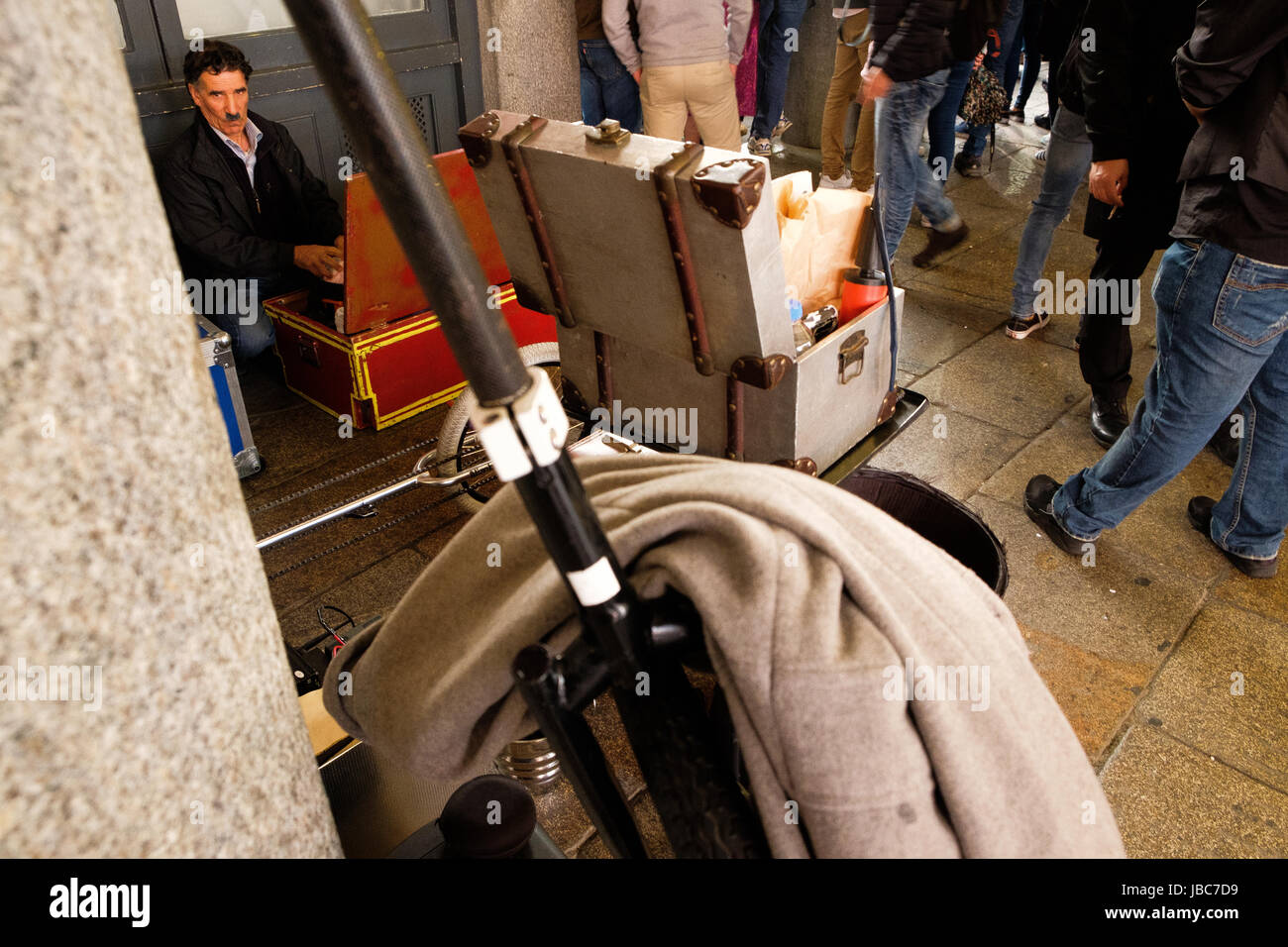 Man looking direct to camera hi-res stock photography and images - Alamy