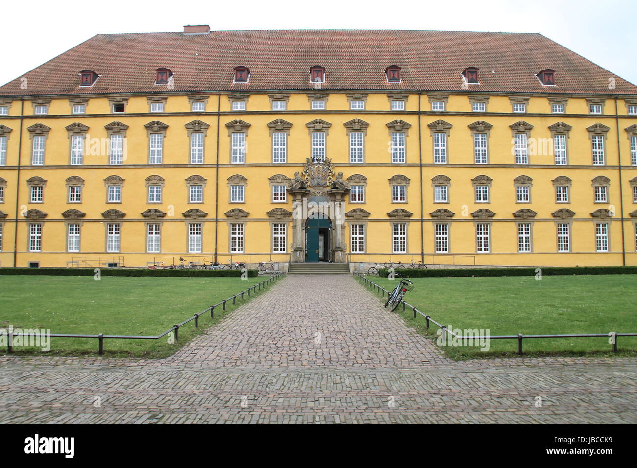 Entrance to a castle hi-res stock photography and images - Alamy