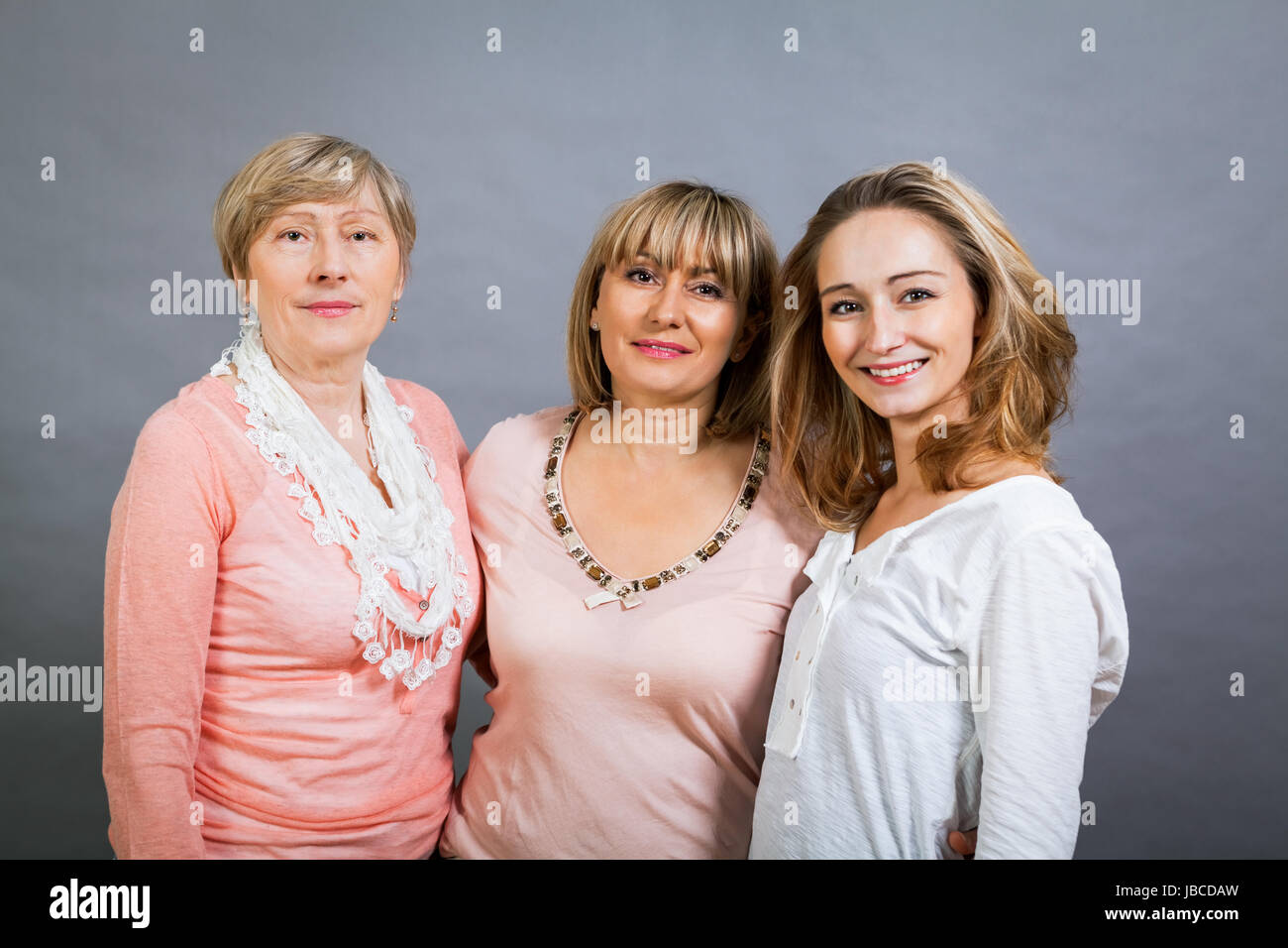 Drei generationen grossmutter mutter tochter hi-res stock photography ...