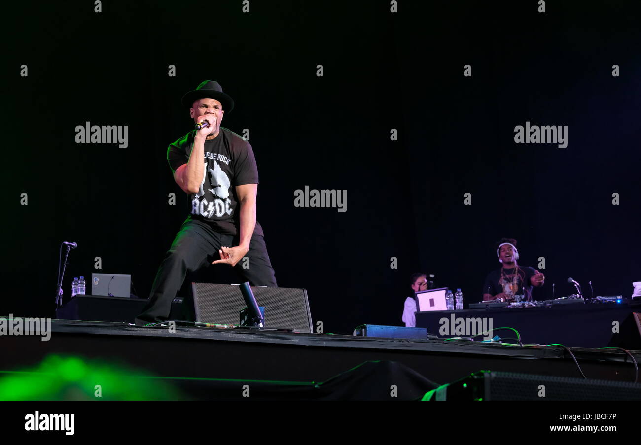 Dmc rapper hi-res stock photography and images - Alamy