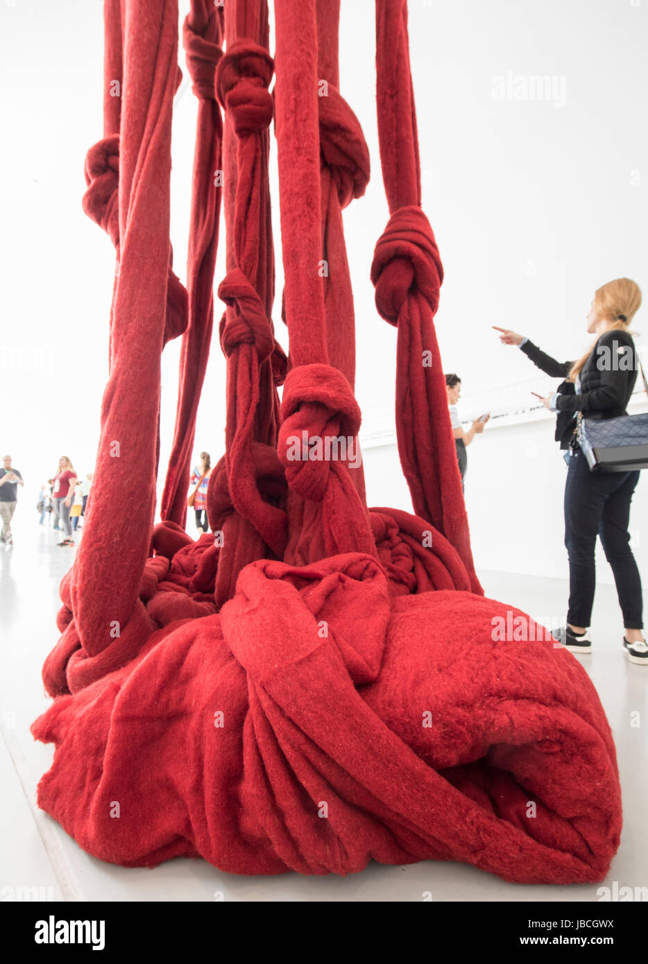 Kassel, Germany. 10th June, 2017. Visitors take a look at the ...