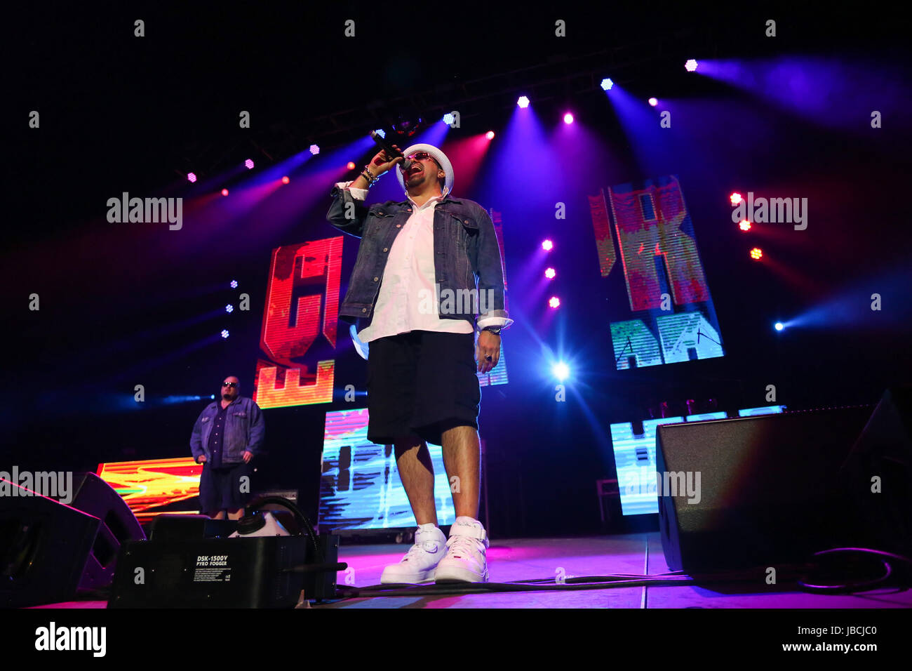 Color me badd hi-res stock photography and images - Alamy