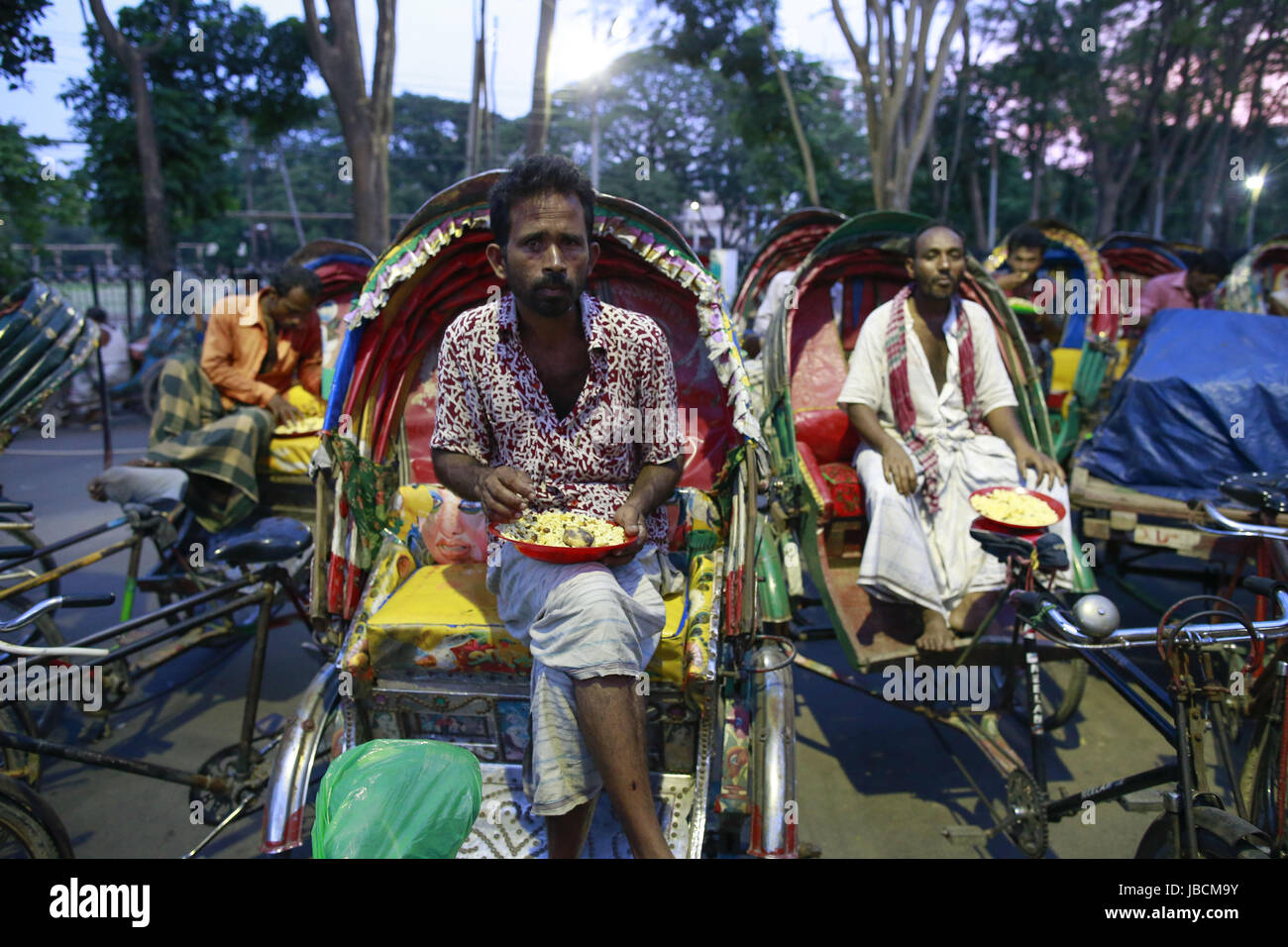 Dhaka, Bangladesh. 10th June, 2017. Bangladeshi rickshaw pullers break ...