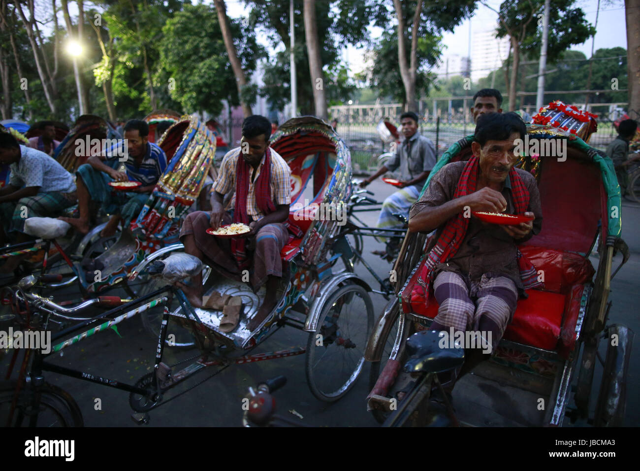 Dhaka, Bangladesh. 10th June, 2017. Bangladeshi rickshaw pullers break ...