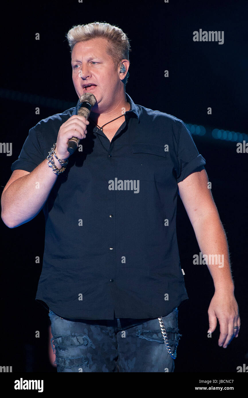 Music artist rascal flatts hi-res stock photography and images - Alamy