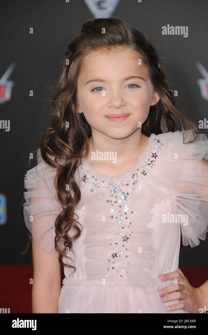 Madeleine mcgraw hi-res stock photography and images - Alamy