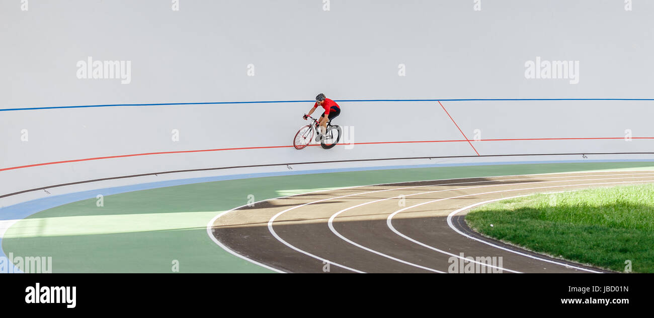 Professional track cyclist hi-res stock photography and images - Alamy