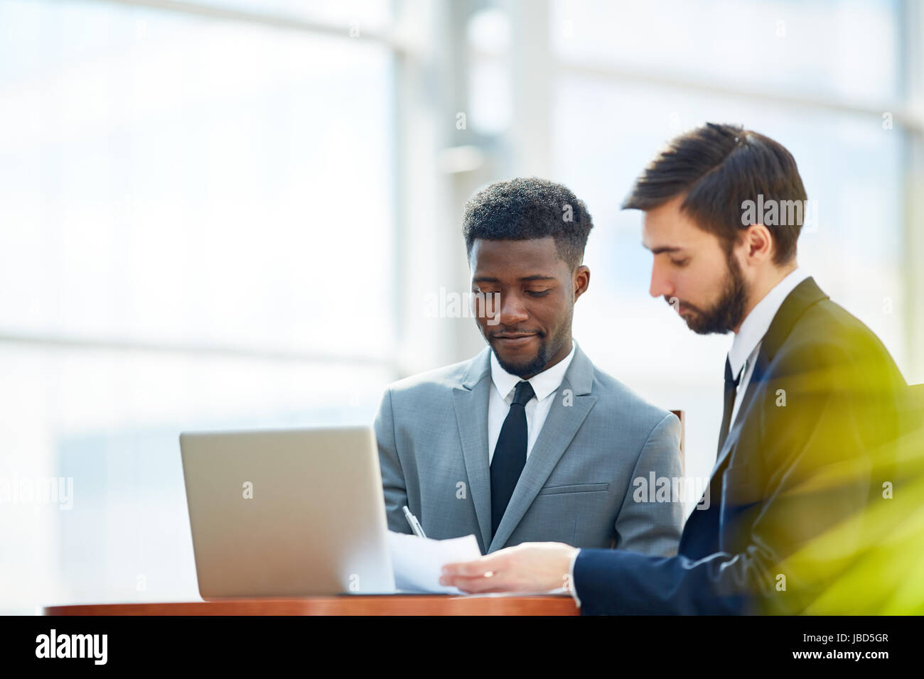Signing contract new job hi-res stock photography and images - Alamy