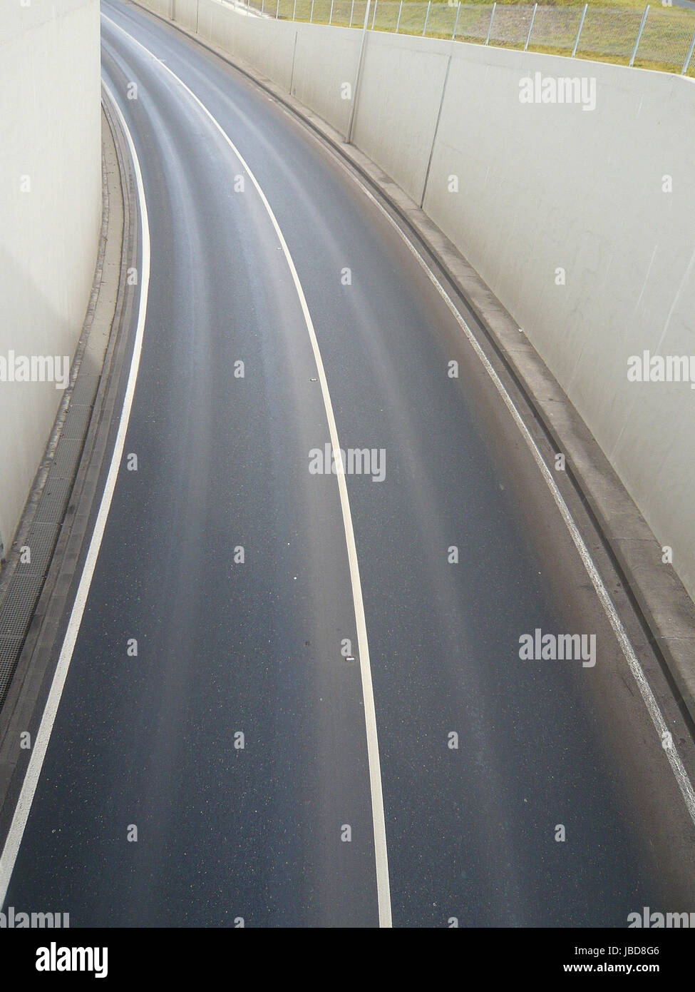Twoway road hi-res stock photography and images - Alamy