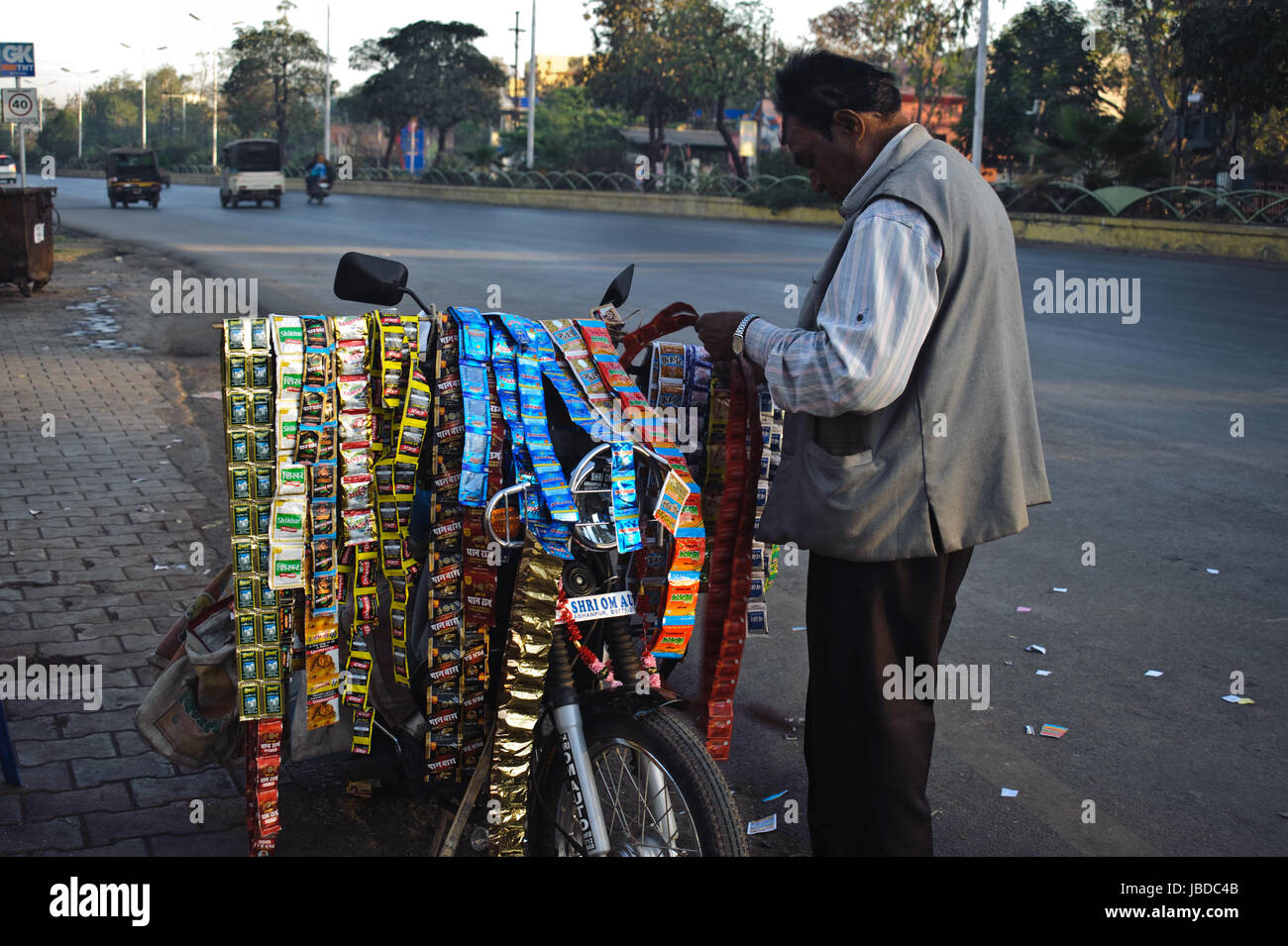 Street vendor selling packets of pan masala ( India Stock Photo - Alamy