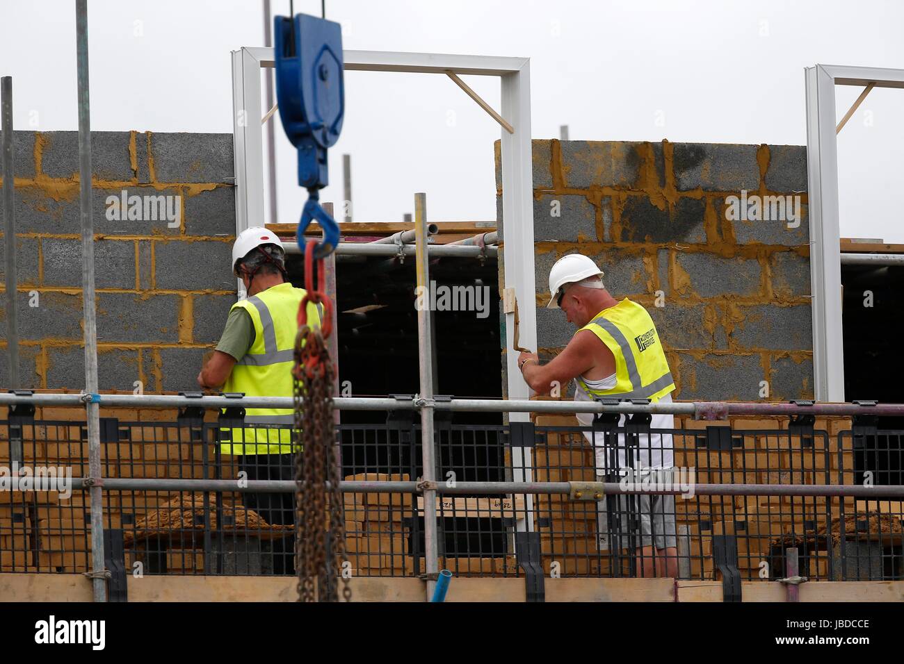 Men in high vis hard hats on building site hi-res stock photography and ...
