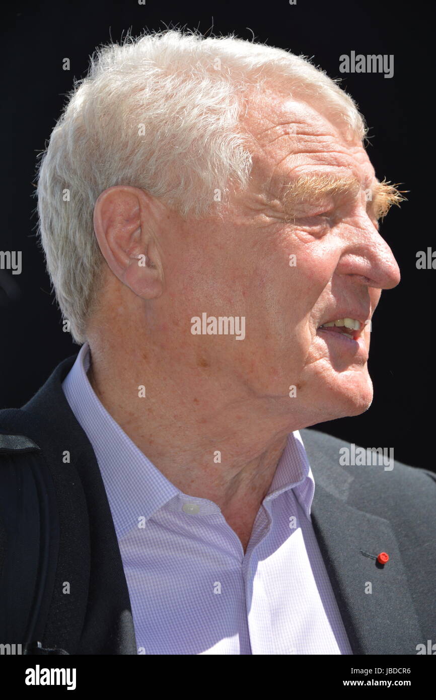 Paddy Ashdown visits College Green, Westminster to talk to the media ...