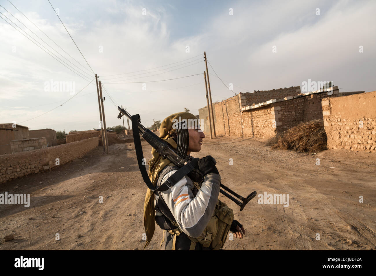 Soldier uniform rifle village desert hi-res stock photography and ...